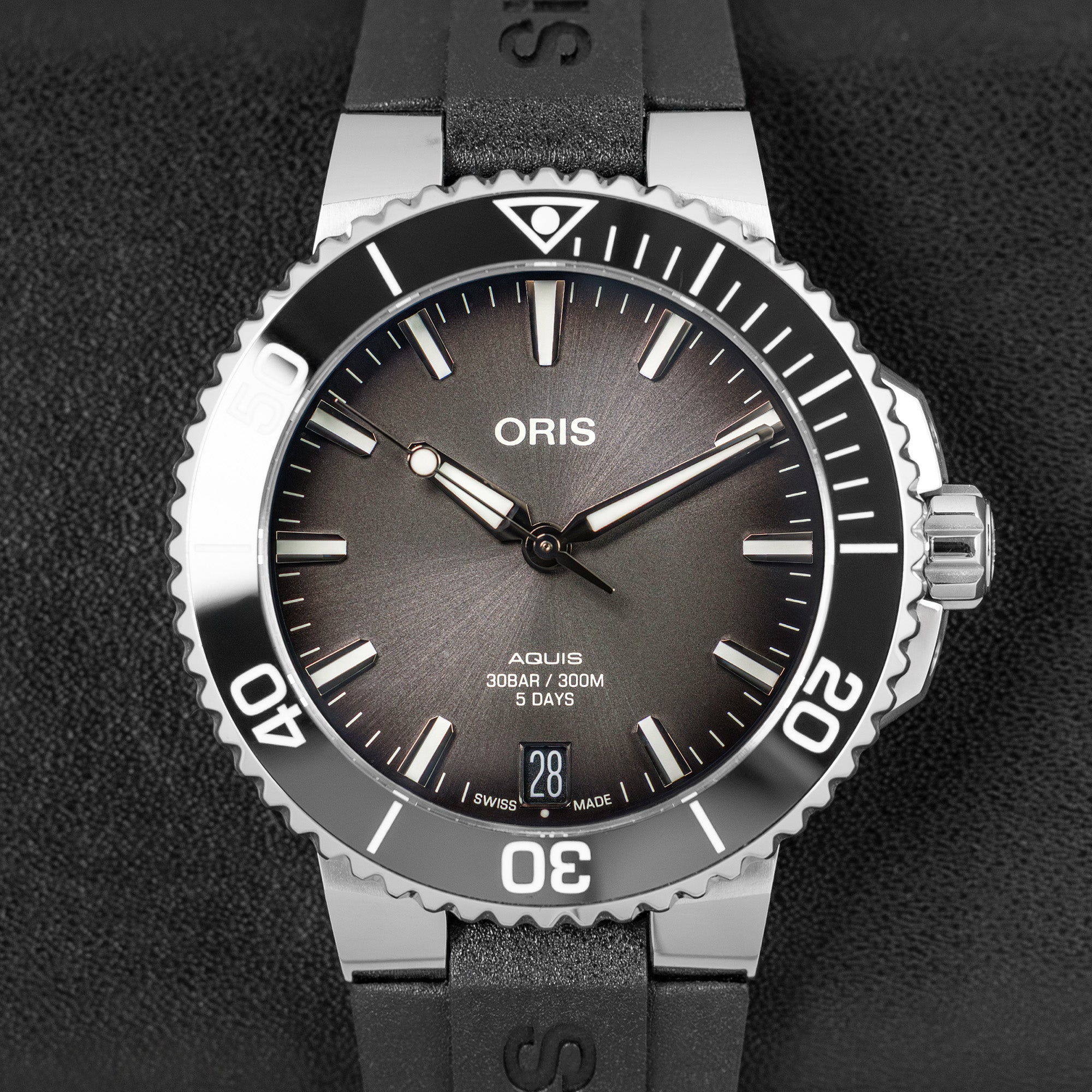 Oris Aquis Date Calibre 400 | DFW Oris Watch Store – Lone Star Timepieces